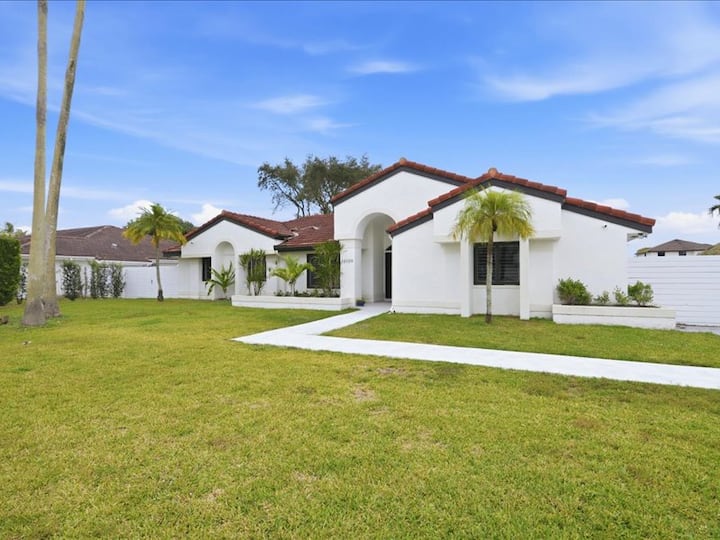 Private Miami Retreat! Family Friendly! - Florida Keys, FL