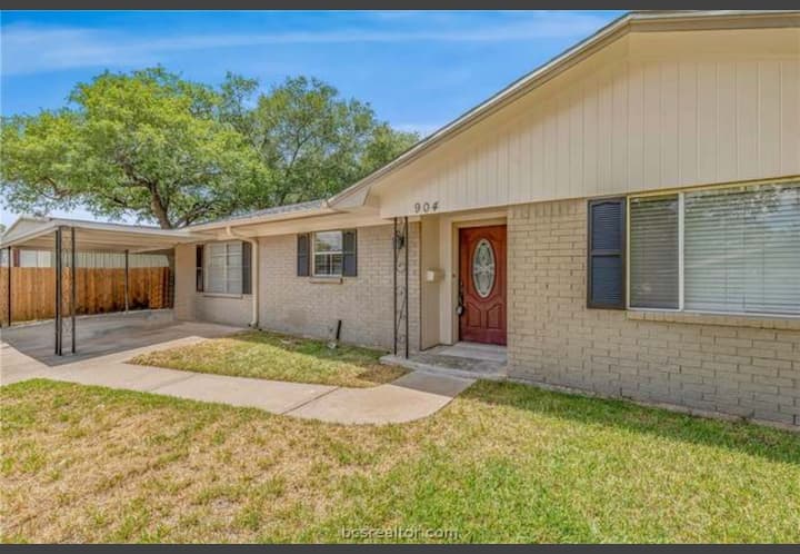 Four Bedroom Two Bath Remodel House Close To A&m - Bryan, TX