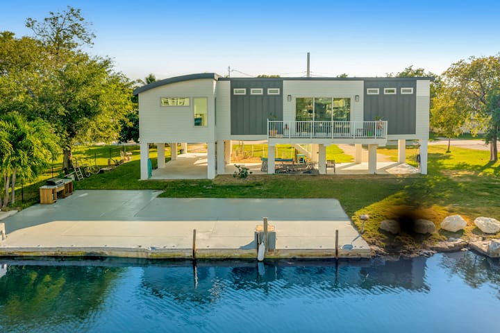 Beautiful 2br Waterview | Dock | Balcony | W/d - Big Pine Key, FL