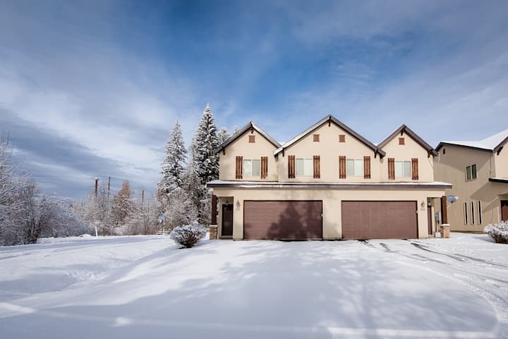 Clean Comfortable Townhome With Hot Tub Sleeps 7 - McCall, ID