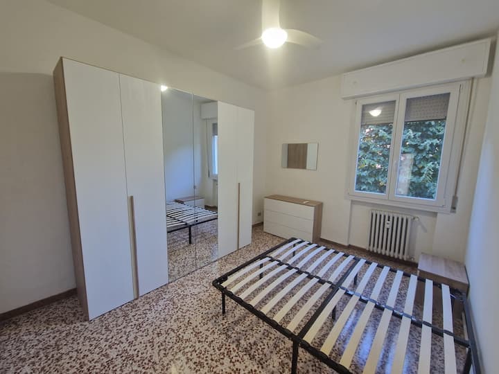 Accogliente Camera Matrimoniale In B&b, - Modena