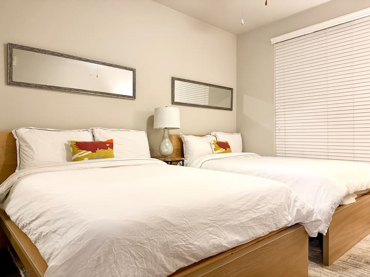 Dj Plaza Two Beds 1b1b Apt - Irvine, CA