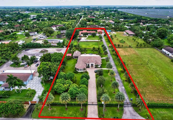 Luxury Ranch: Gym, Outdoor Cinema, Games & More - Florida Keys