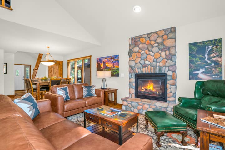 Riverside Luxury Rmnp Townhome - Estes Park, CO