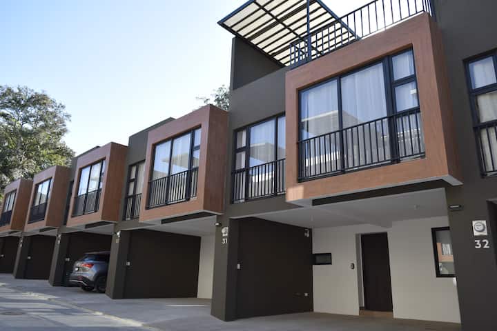 Casa En Zona 16 A Tan Solo 10 Minutos De Cayala - Ciudad de Guatemala