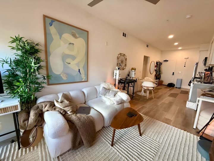 Stylish Condo In A Luxury Building - Heal the Bay Aquarium, Santa Monica