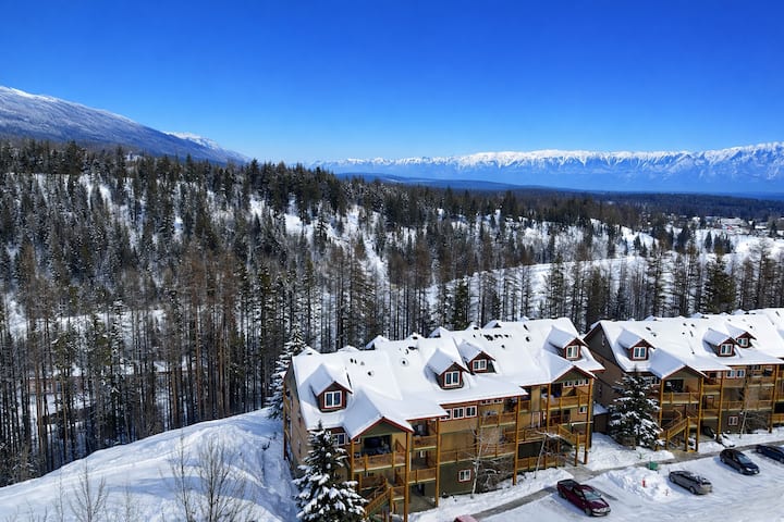Ski & Golf Getaway Suite - Private Hot Tub - 2 Bed - Kimberley, BC, Canada