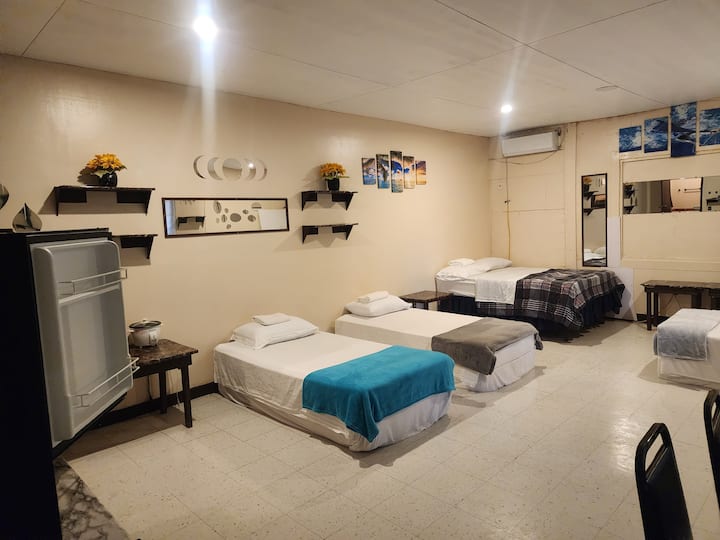 Unit 3 Spacious Studio With 4 Beds, 1.5 Bathroom - Federated States of Micronesia