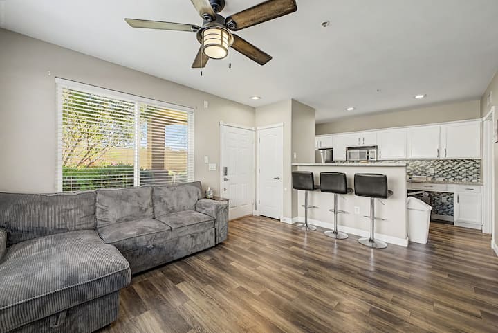 Luxury Upgraded Condo With Privacy And Very Quiet. - Tempe, AZ