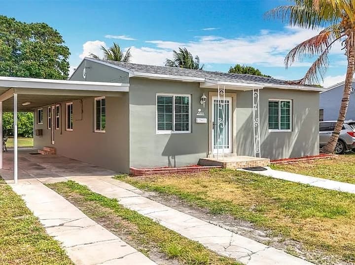 Entire Single Family Home Near Downtown - Cooper City, FL