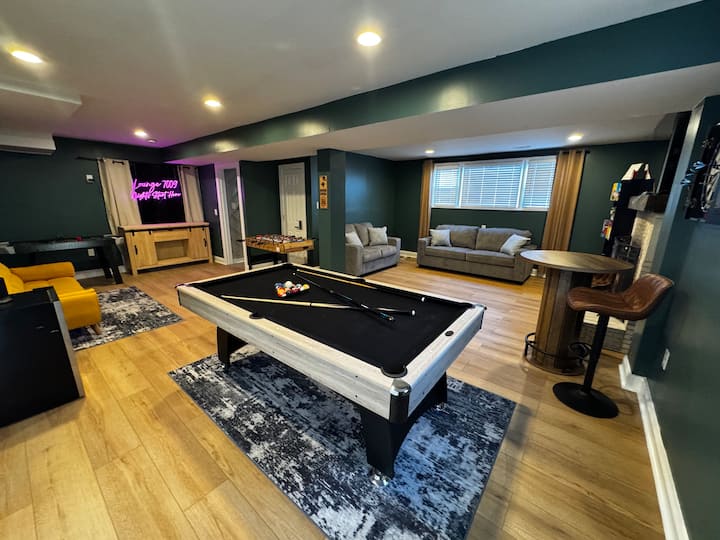 Modern Stays W/ Hot Tub And Pool - 첼트넘