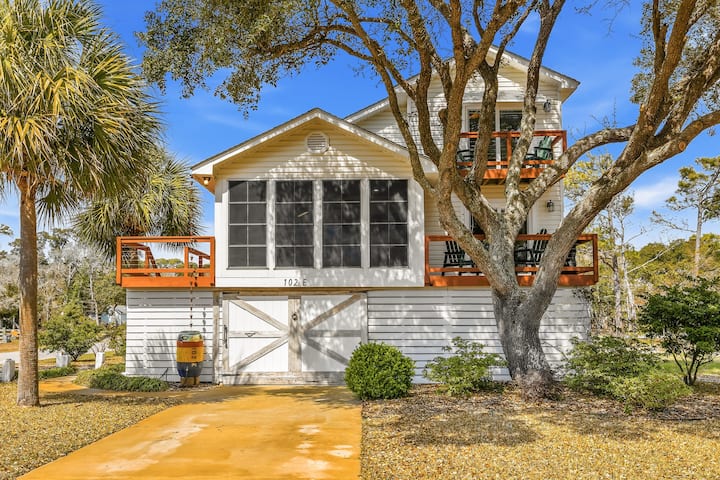 Spectacular Spacious Canal Front, Kayaks - Oak Island, NC