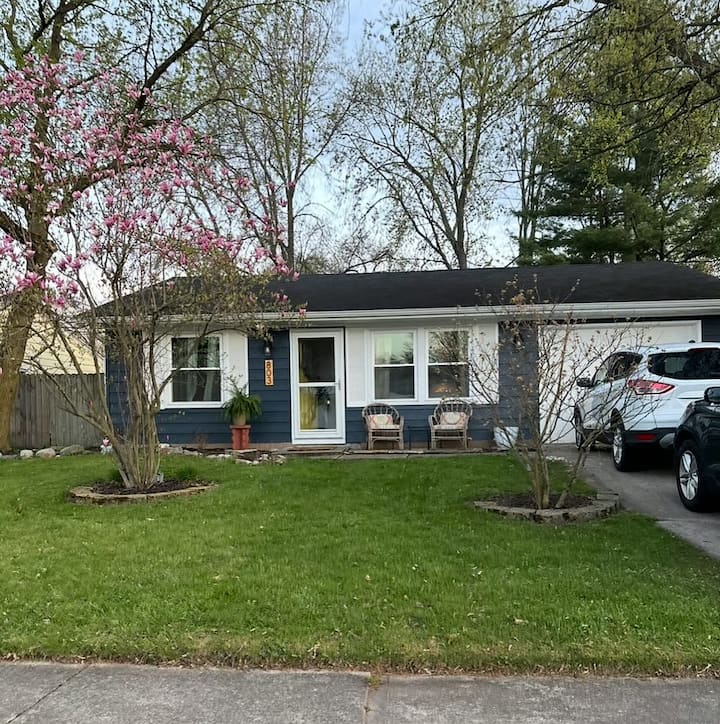Cozy Cottage - Fort Wayne, IN