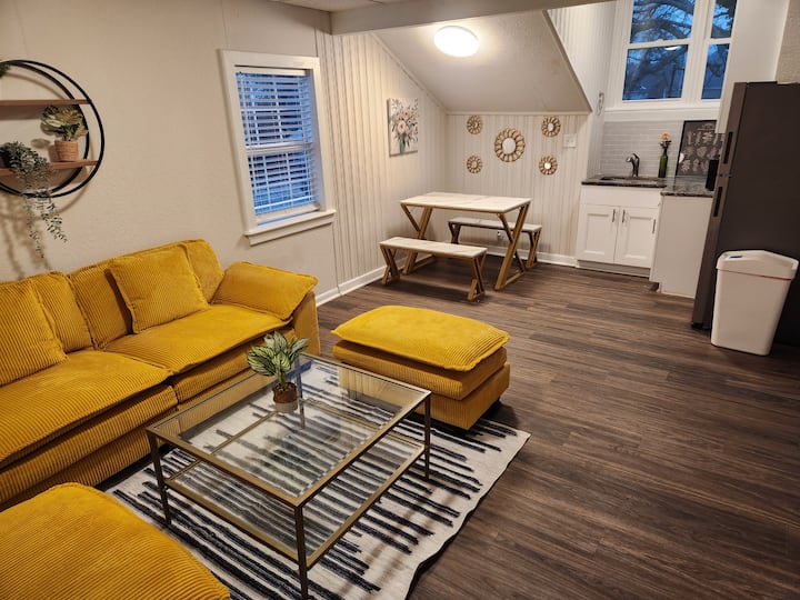 Boutique Cozy Stay • W/d • Designer Living Space - Portsmouth, VA