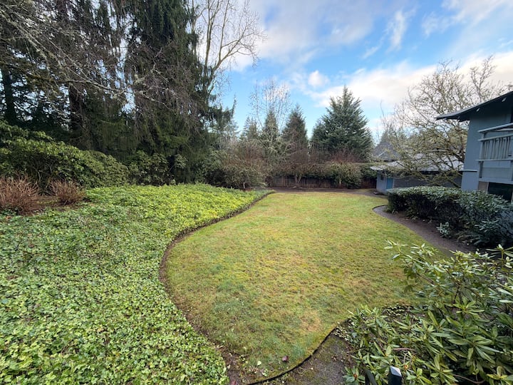 Forest Hideaway • Private Yard Near Downtown - Lake Oswego, OR