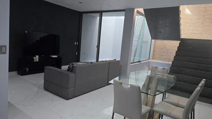 Comoda Casa A Un Costado De La Barranca - Tonalá