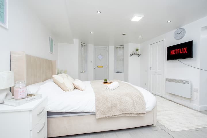 Hideaway Studio, 1 Mile To City, Parking & Wifi - Leeds