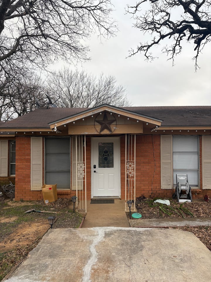 Peaceful Retreat Home. Bring Your Family! - Keene, TX