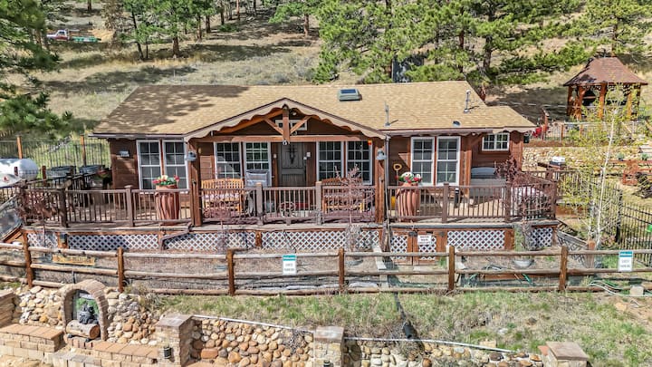 The Overlook: Hot Tub Outdoor Bar & Mountain Views - Estes Park, CO