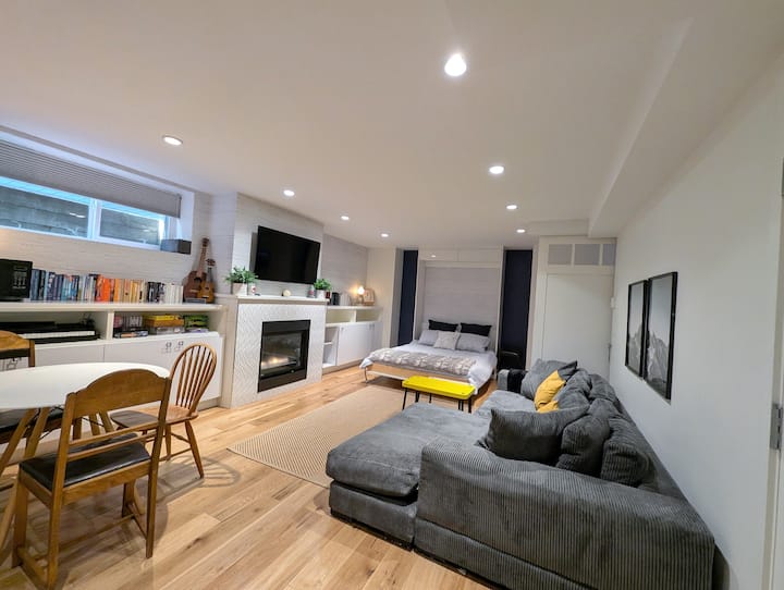 Cozy North Van Studio • Walkable • Fireplace - North Vancouver