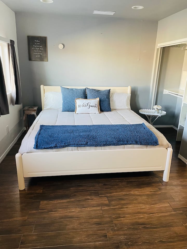 Pet Friendly, Private Studio, And Gated Parking - Hesperia, CA