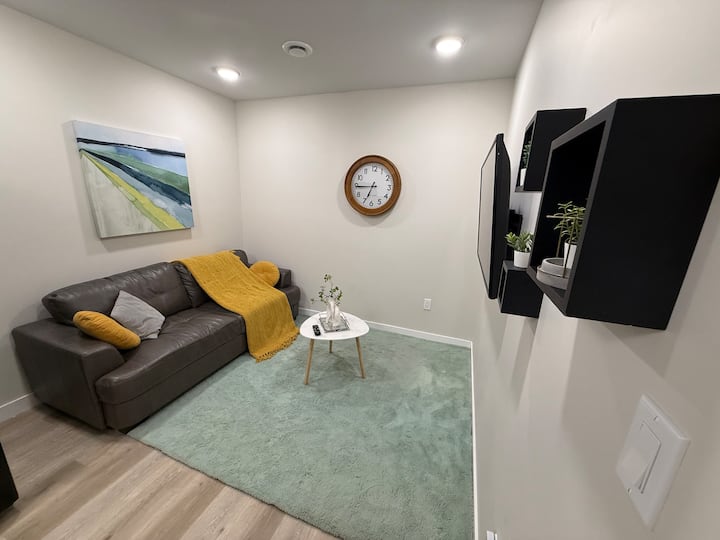 Comfortable & Clean Private Basement Suite - Saskatoon