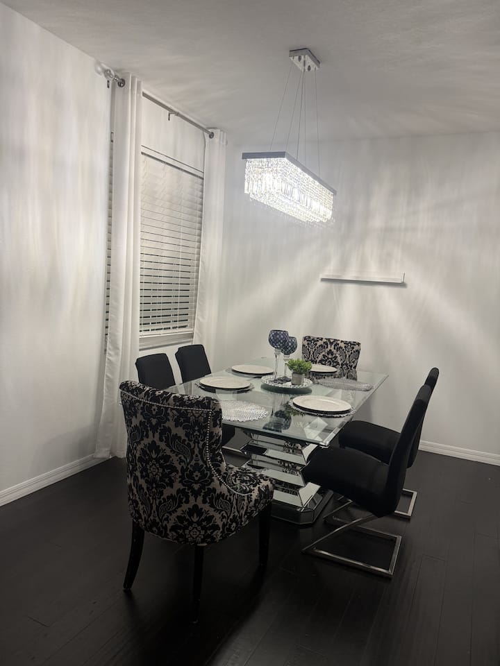 Land O Lakes Poolside Retreat|sleeps 8|pets - Land O' Lakes, FL