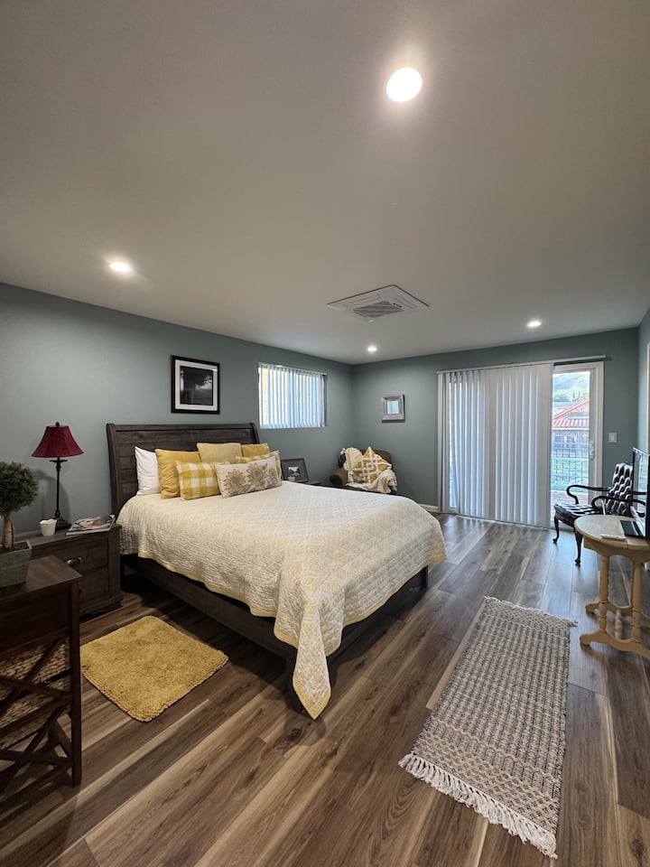 East Foothills Retreat. Gateway To The Bay - San Jose, CA