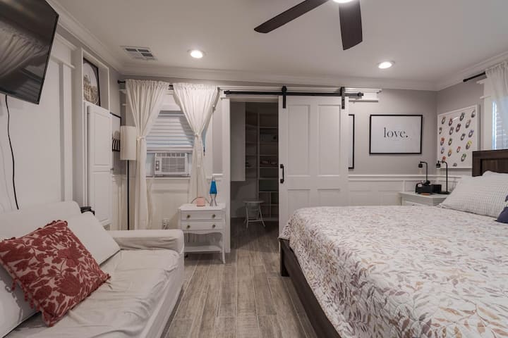 Amenidad: Estudio Moderno Con Excelente Ubicación. - Pinellas Park, FL