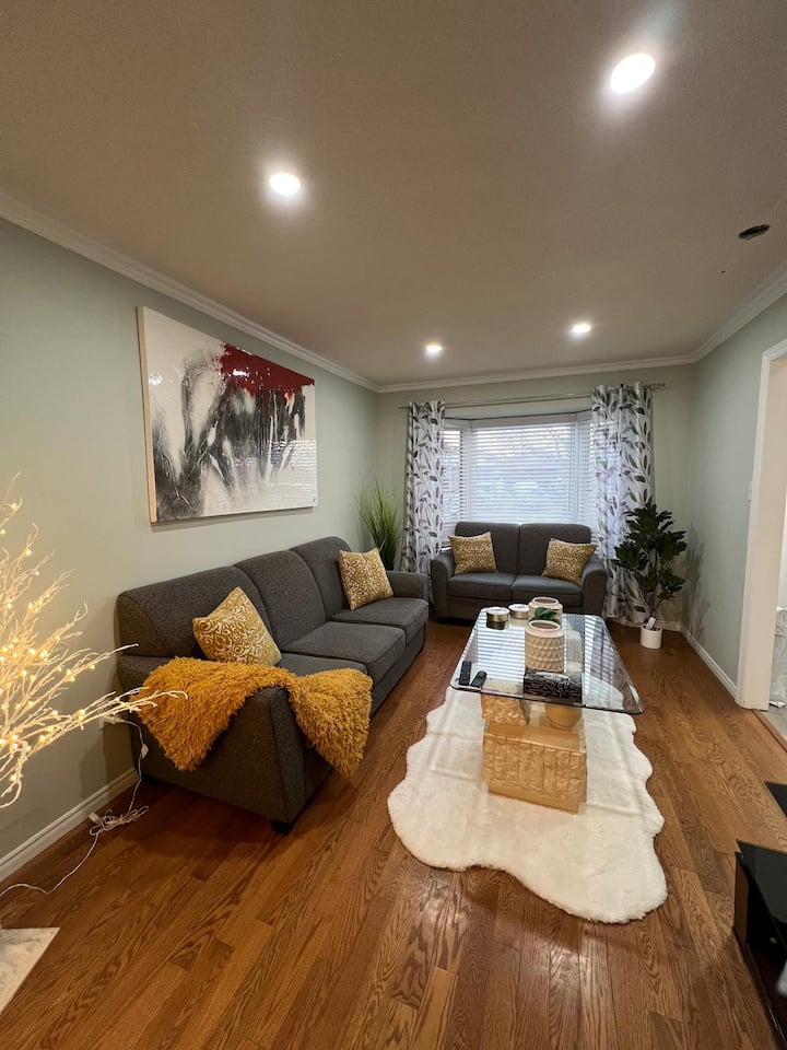 Spacious 3 Bedroom | Big Family Room - Belmont