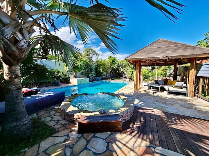 T1+t2 Jacuzzi + Piscine Partagée - Saint Gilles - Saint-Gilles les Bains