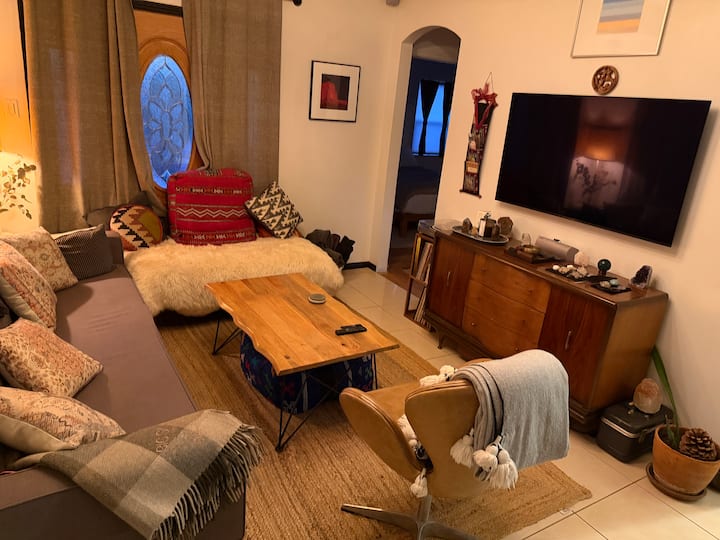 Silver Lake Hideout - Skid Row - Los Angeles