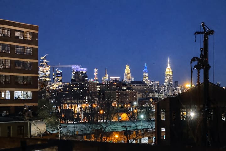 Luxury Apartment With Manhattan Skyline Views - Brooklyn, NY