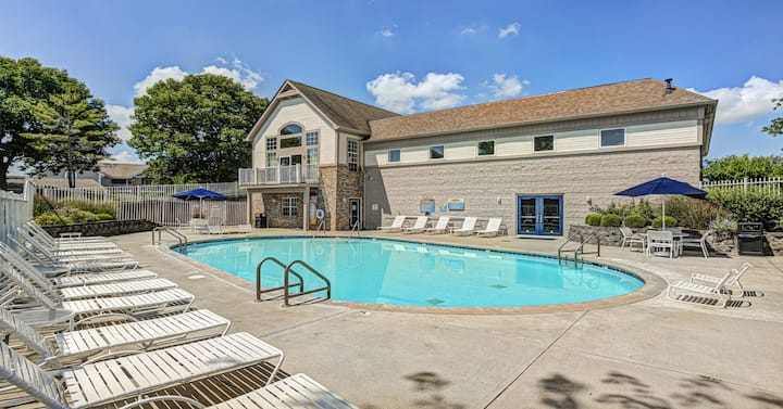 Clean & Cozy Apartment | Great Location - Greenwood, IN