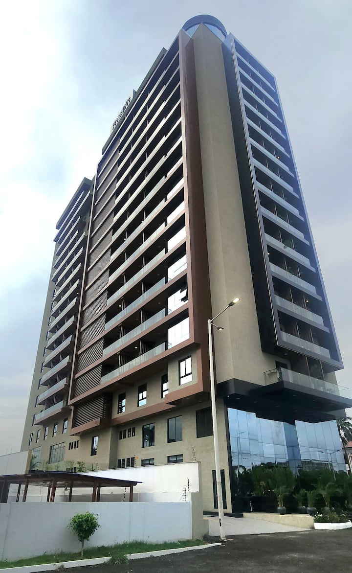 Brand New|one‑bed Urban Retreat|airpot Residential - Accra