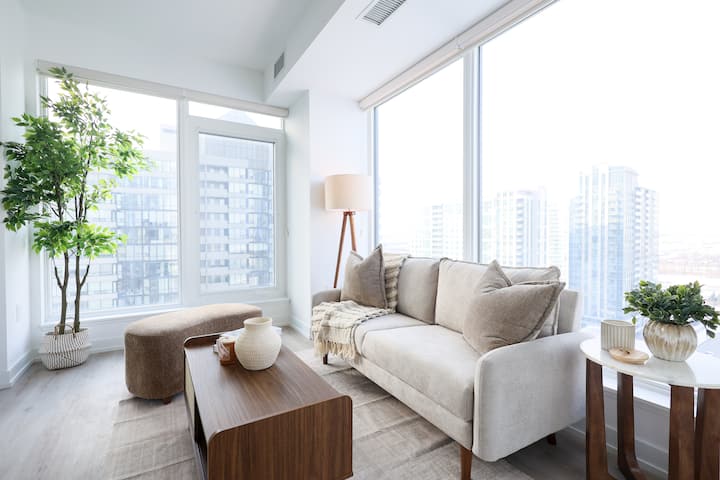 The Calm House | 5 Mins Walk To Square One Mall - Mississauga