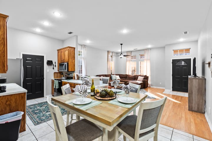 Stargate Escape | Modern • Clean • Prime Location - Abilene, TX