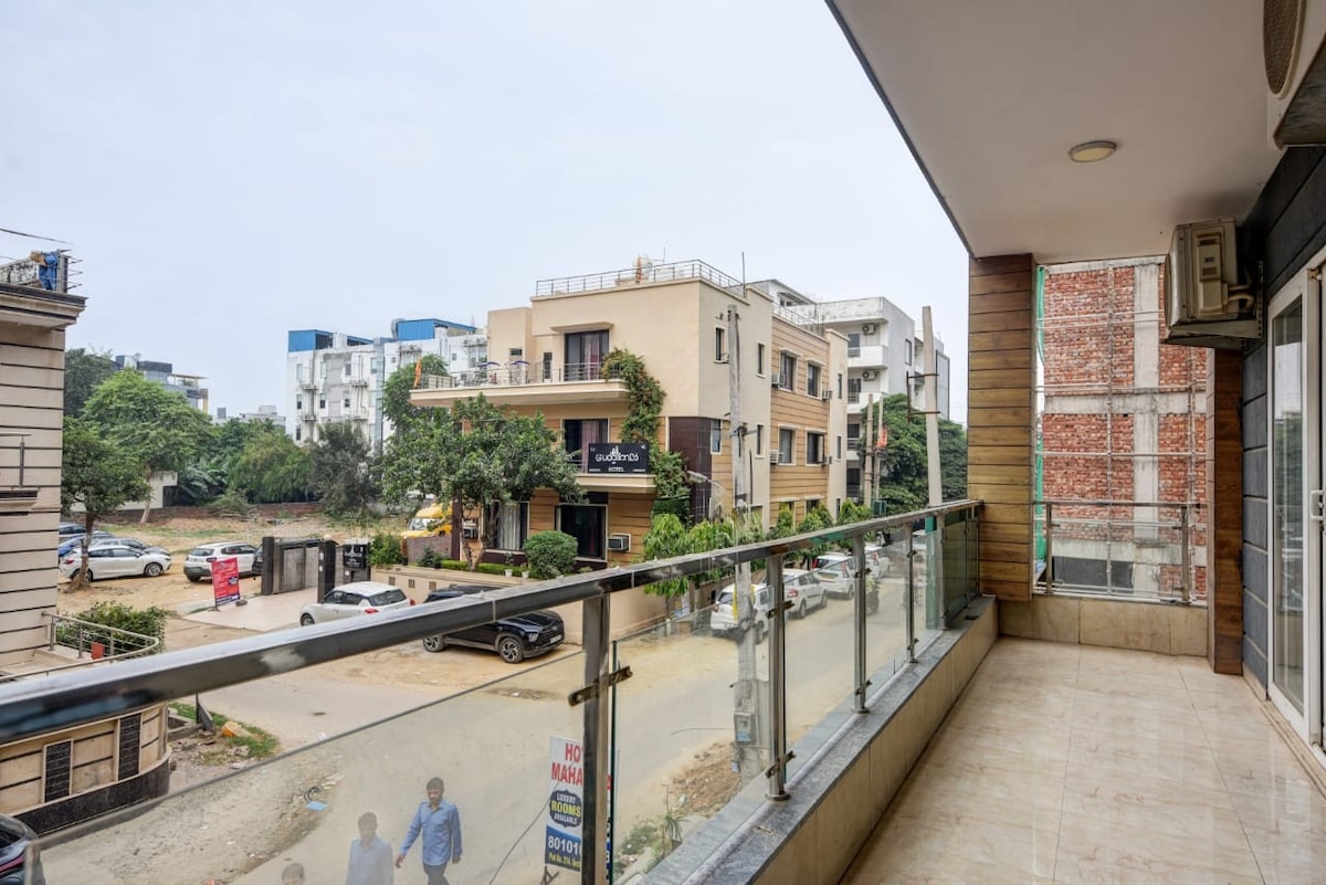 Habitación de lujo cerca del Hospital Medanta - Casas de huéspedes en ...