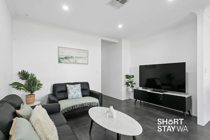 Modern Comfort Home In The Heart Of Brabham - Greenmount