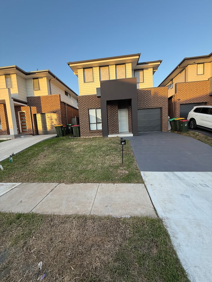 Bright Family-friendly Home With Garden - Campbelltown