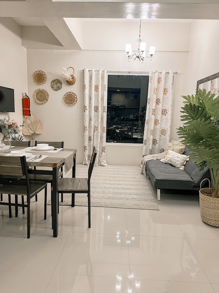 Budget 2br High Floor W/ Mall Access & Outdoorpool - Cebu City