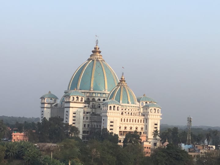 One Bedroom Flat In The Famous Nitai Building - Mayapur