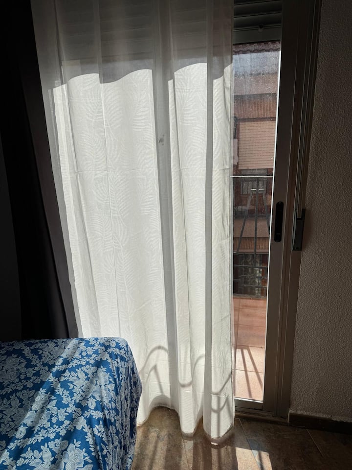 Para 3 Personas - 1 Cama De Matrimonio Y Sofá Cama - Ciudad Real