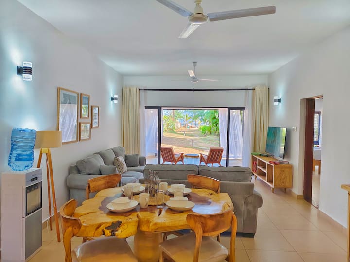 Aurelia Sands Beachfront Retreat With Pool & Ac - Mombasa