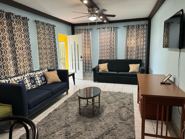 Spacious 3b/1ba Close To Restaurants & Attractions - Bayamón