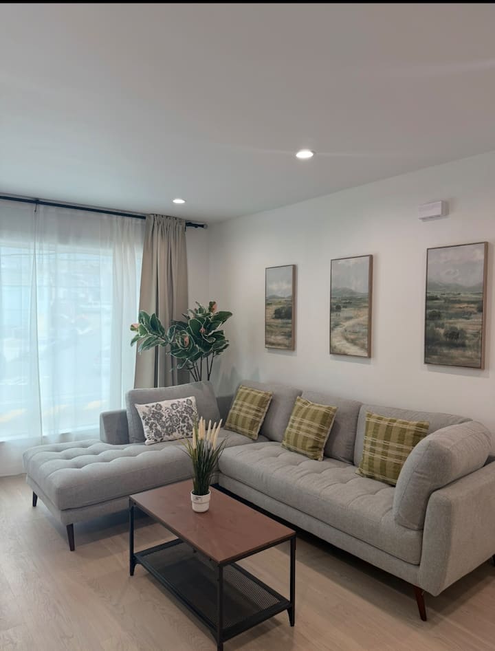Contemporary 3brs In Portola Terrace With Garage - San Francisco, CA
