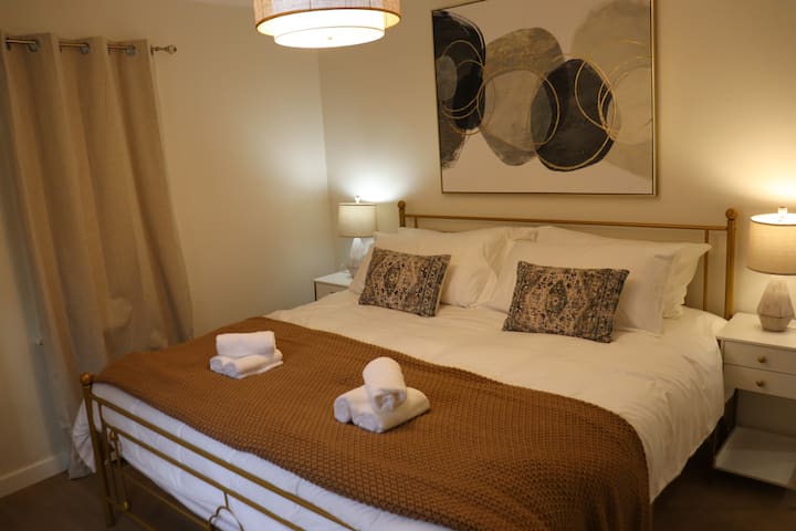 Modern 2br | Fresh Design & Comfort - Woodbury, NY