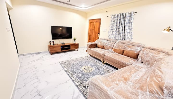 Cozy Stay With Hill View - 維薩喀巴坦