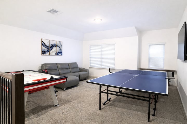 Spacious 5 Bedroom 3 Bathroom Ping Pong Air Hockey - Richmond, TX