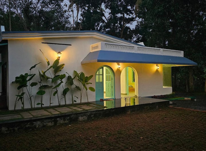 Lake Side 2 Bedroom Homestay At Kumarakom - Kumarakom